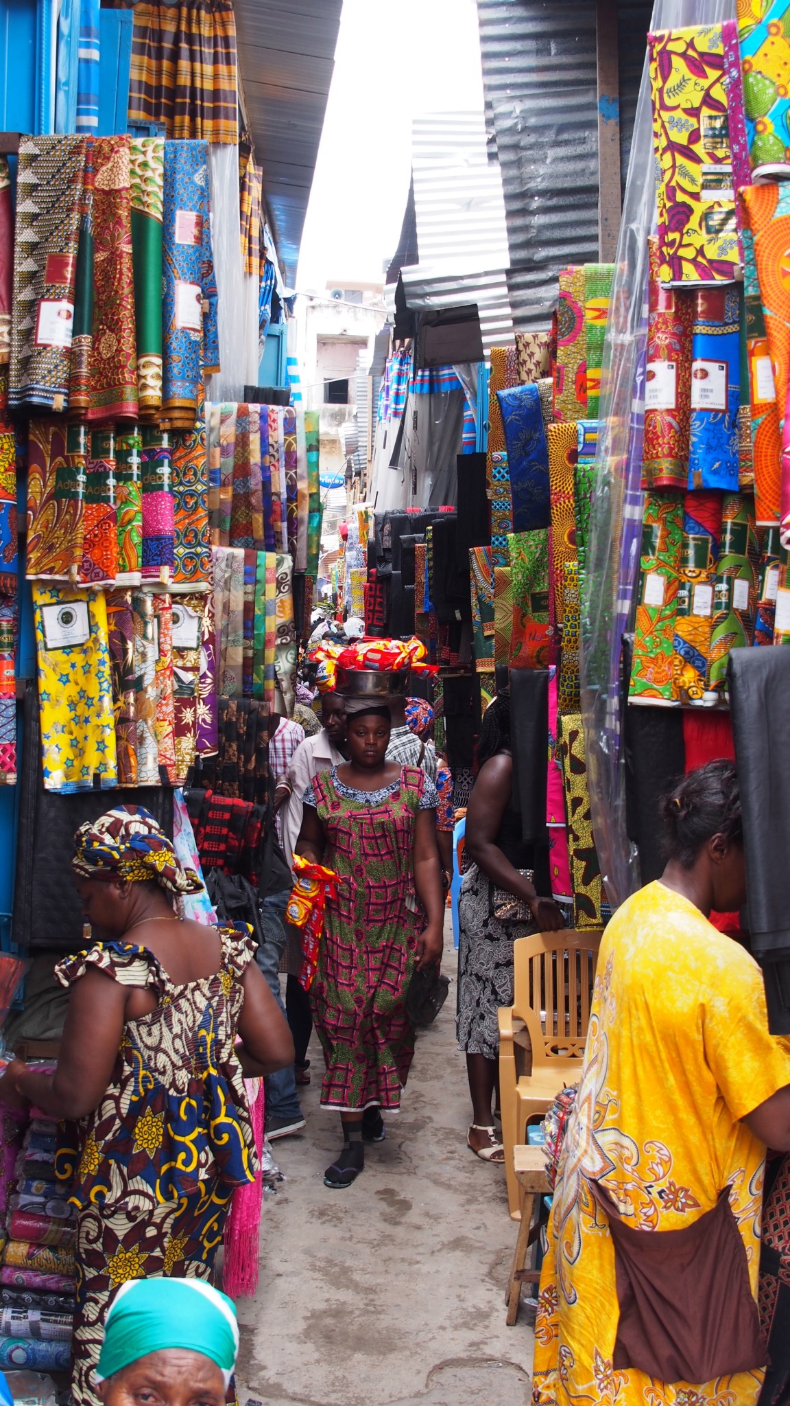 another trip to Kejetia market – the fabrics | six degrees north